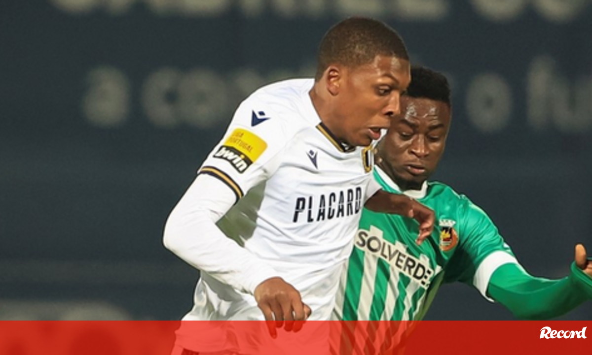 Zaydou Youssouf fora do mercado - Famalicão - Jornal Record
