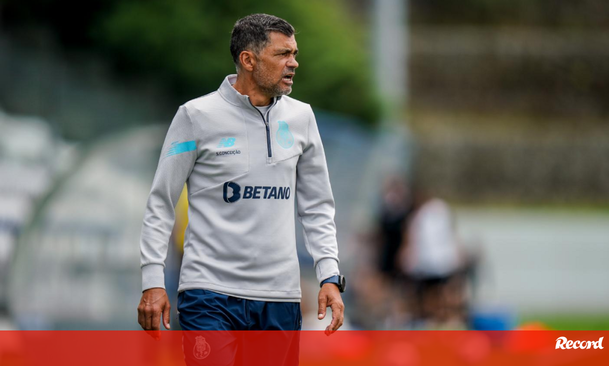 Estes são os 33 jogadores que o FC Porto leva para estágio no Algarve ...