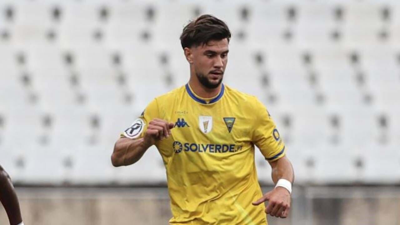 Ivan Pavlic mostra-se a Álvaro Pacheco na pré-época do Estoril ...