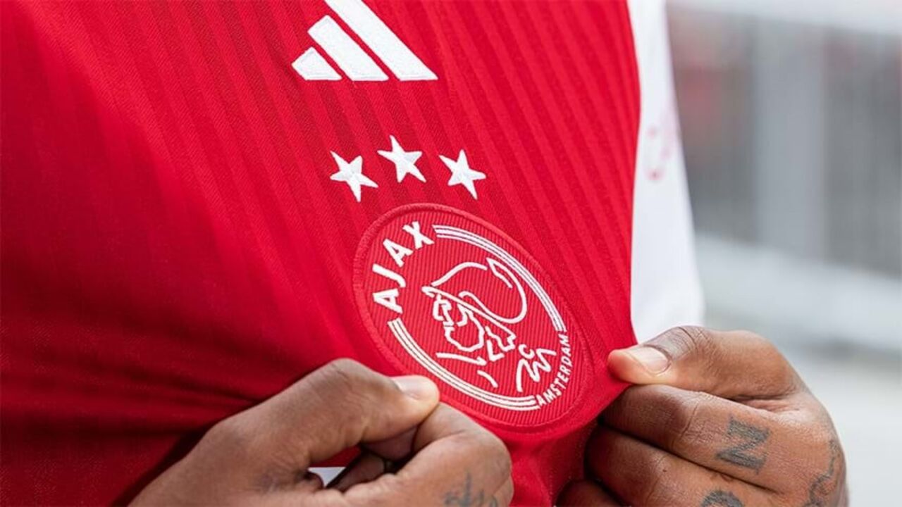 Ajax apresenta equipamento principal para 2023/24 - Fotogalerias - Jornal Record
