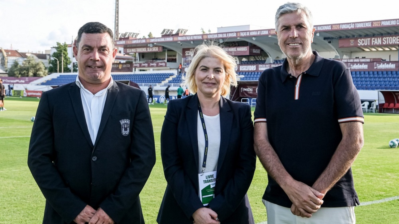 Helena Pires marcou presença no arranque das competições profissionais ...