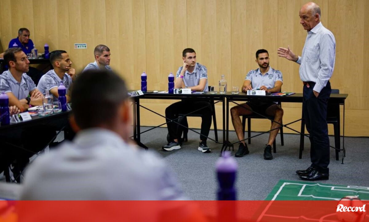 David Elleray coordena programa para árbitros da categoria C2 ...