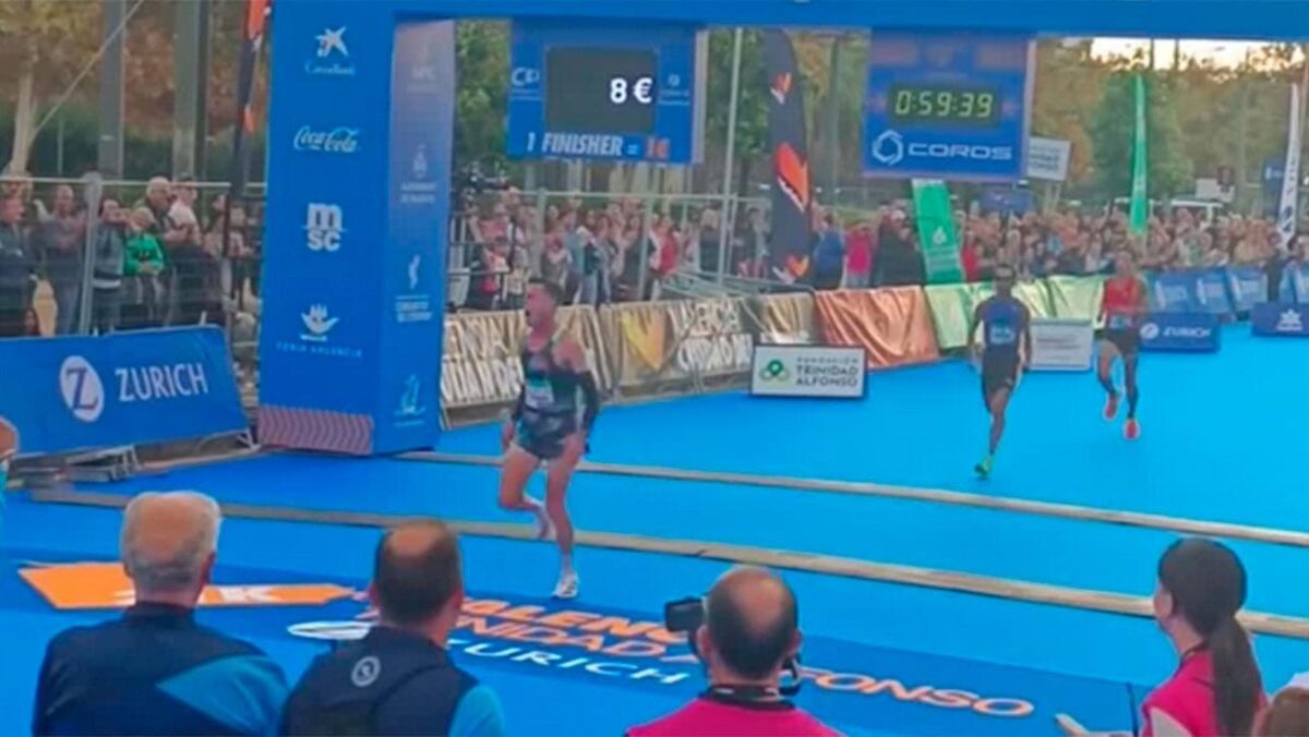 O momento em que Samuel Barata quebrou o recorde nacional da meia maratona - Vídeos - Jornal Record