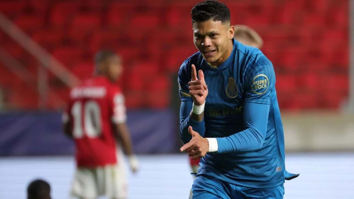 Evanilson no melhor onze da 3.ª jornada da fase de grupos da Liga dos ...