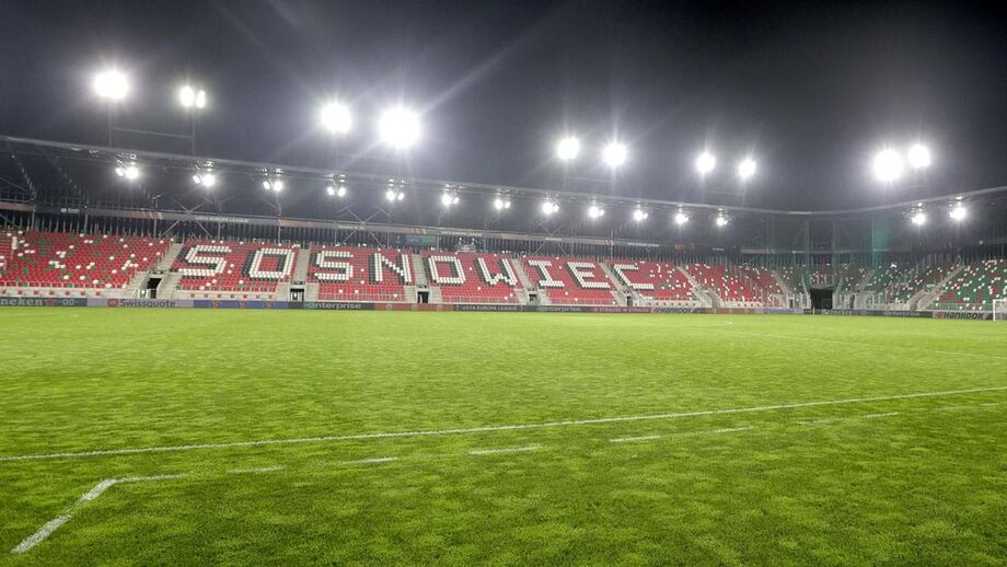 Assim está o relvado do estádio onde o Sporting vai jogar - Sporting ...