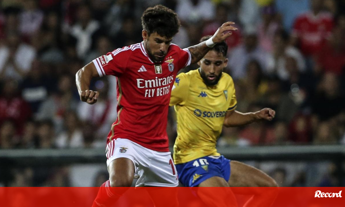 Ausência surpreendente: Benfica viaja para Chaves sem Bernat - Benfica ...