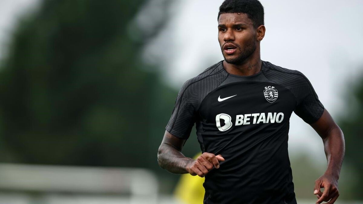 Matheus Reis ainda de fora no treino de recuperação do Sporting ...