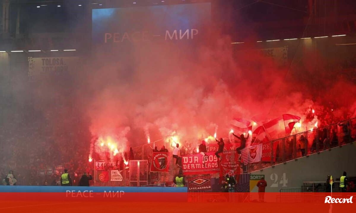 Polícia atingido após rixa entre adeptos do Benfica e do Toulouse ...
