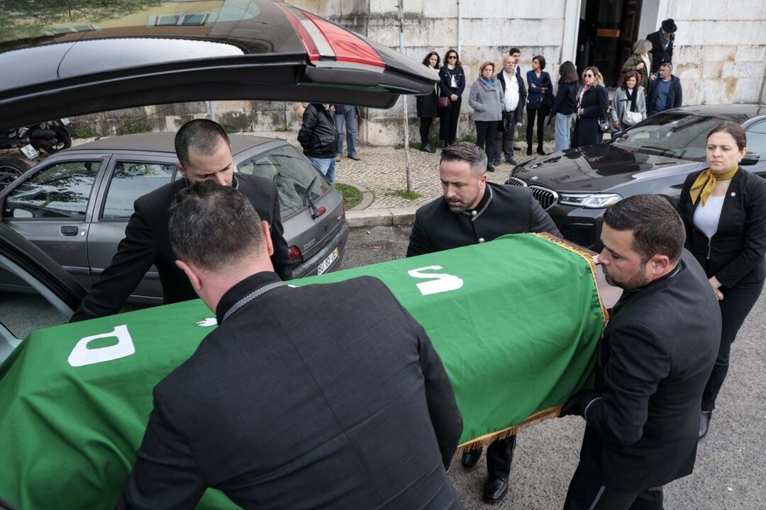 As imagens do último adeus à glória do Sporting Alexandre Baptista ...