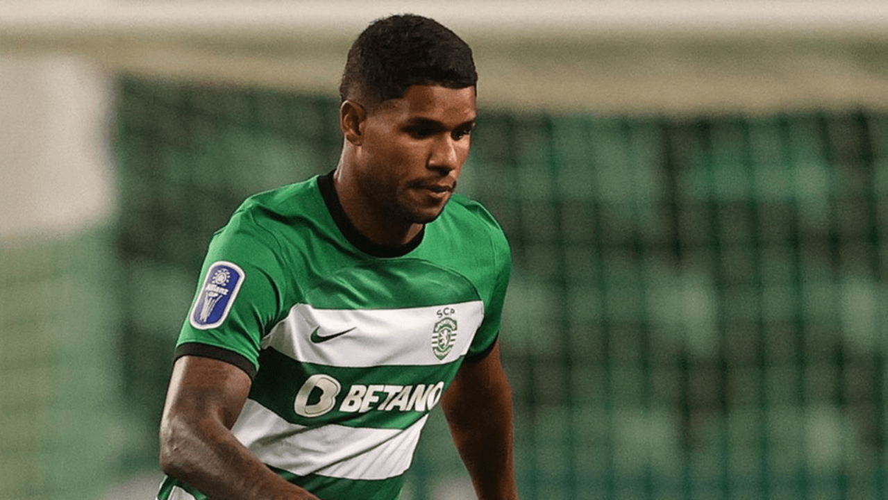 Matheus Reis deve avançar para a ala no dérbi com o Benfica - Sporting ...