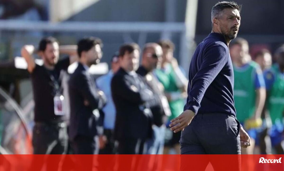 Chaves oficializa saída de Moreno - Chaves - Jornal Record