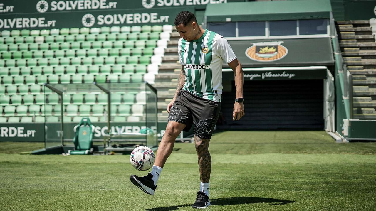 Oficial: Clayton Silva reforça ataque do Rio Ave - Rio Ave - Jornal Record