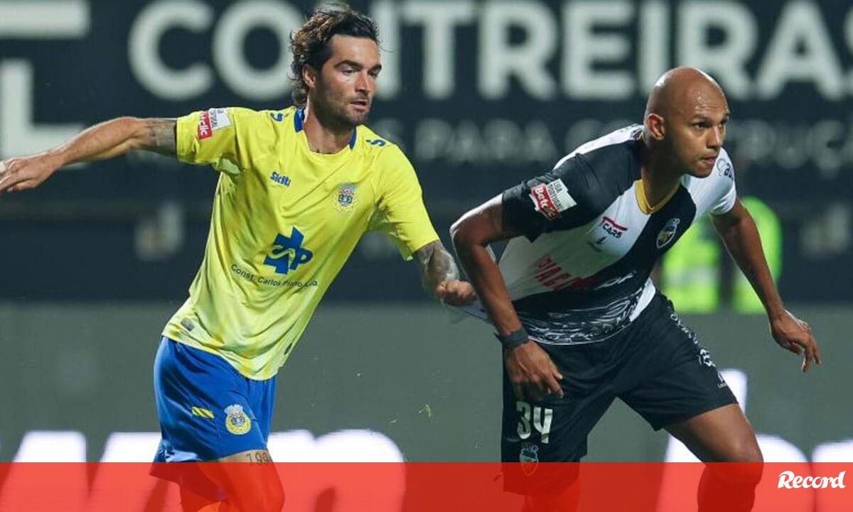 Guven Yalcin e Alfonso Trezza marcam posição - Arouca - Jornal Record