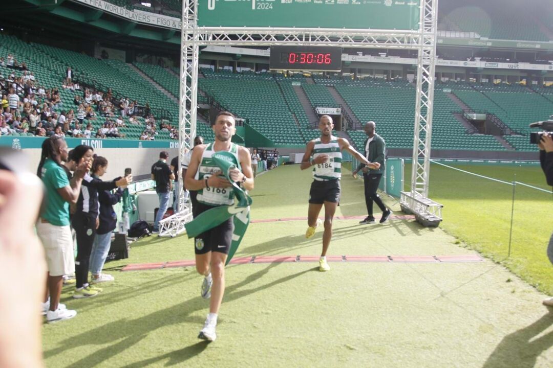 Ambiente de festa e homenagem a Fernando Mamede na Corrida do Sporting ...