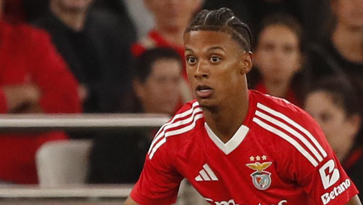 Leandro à porta do plantel principal do Benfica - Benfica - Jornal Record