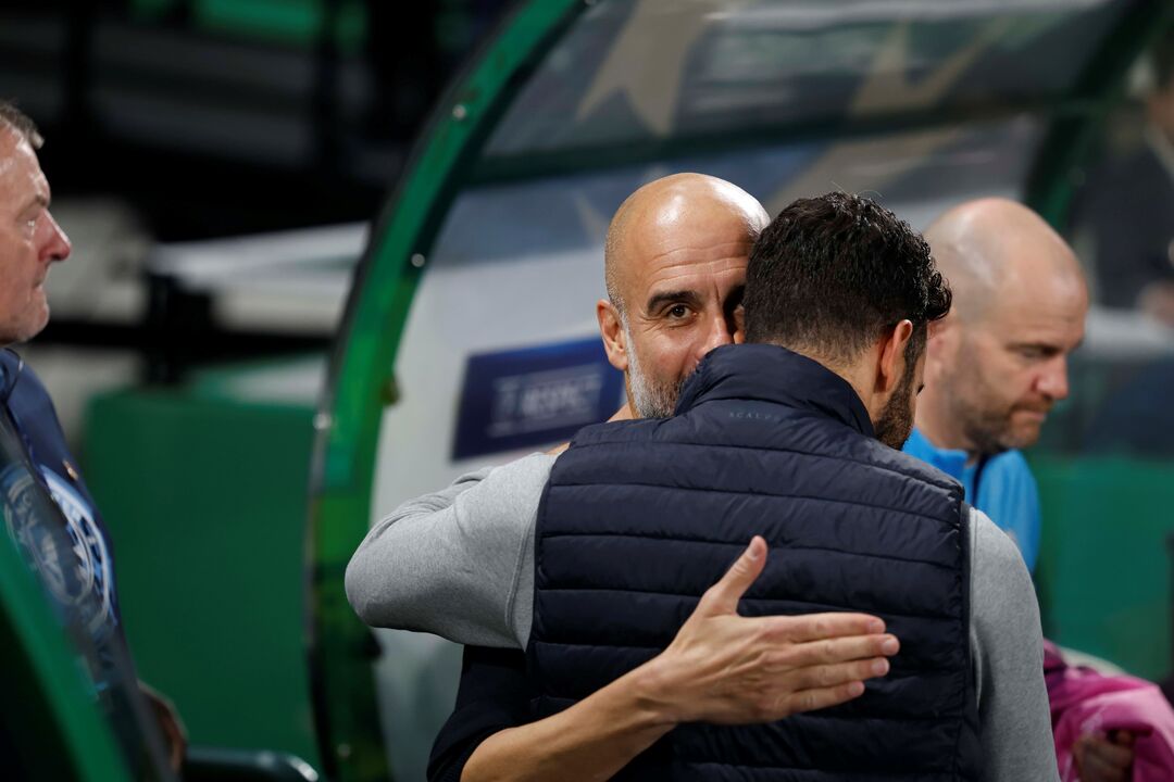O cumprimento entre Rúben Amorim e Guardiola momentos antes do Sporting ...