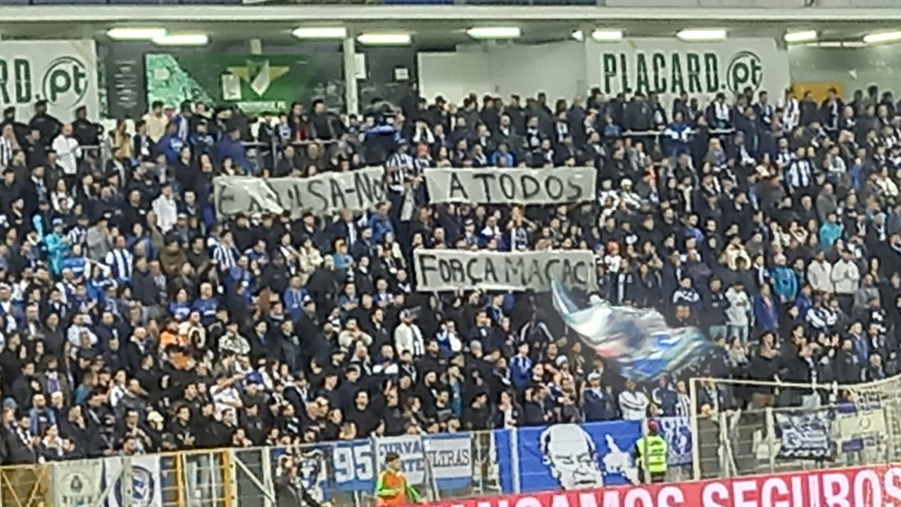 Tarja na zona das claques do FC Porto: «Expulsa-nos a todos. Força ...