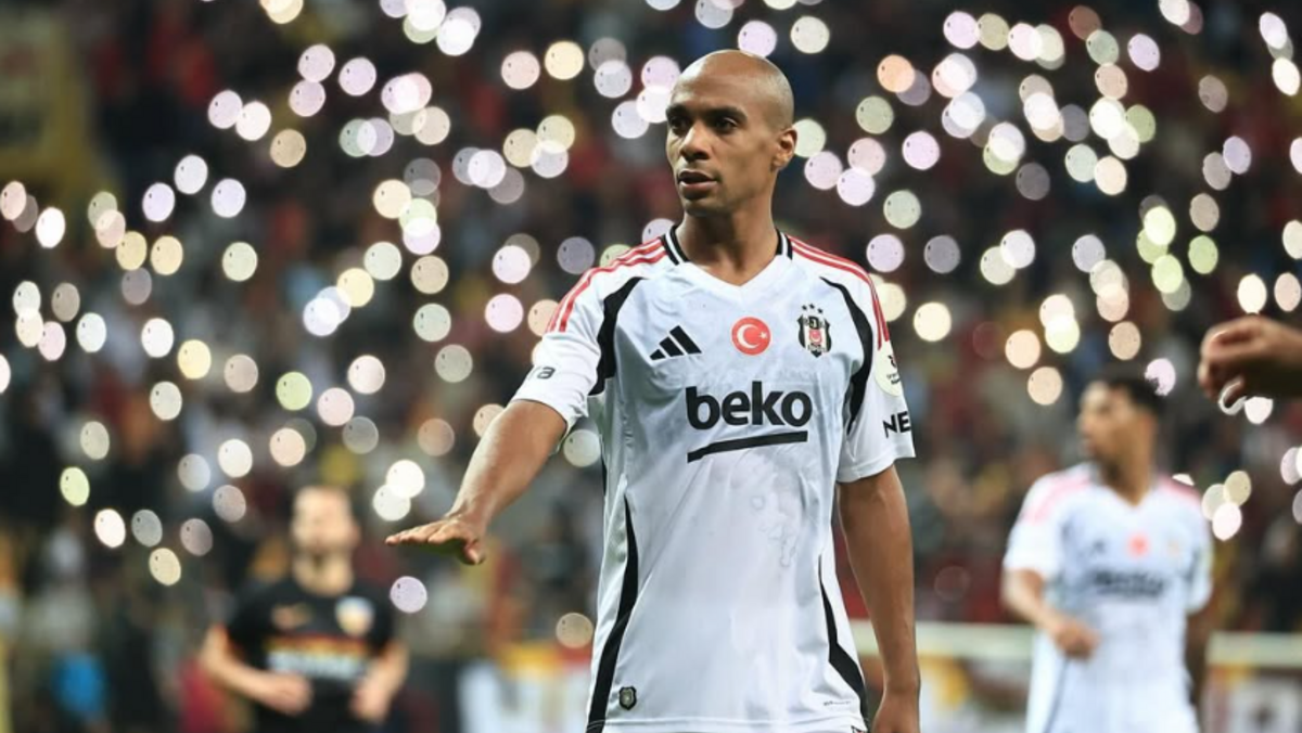 João Mário nega pedido para sair do Besiktas - Internacional - Jornal ...