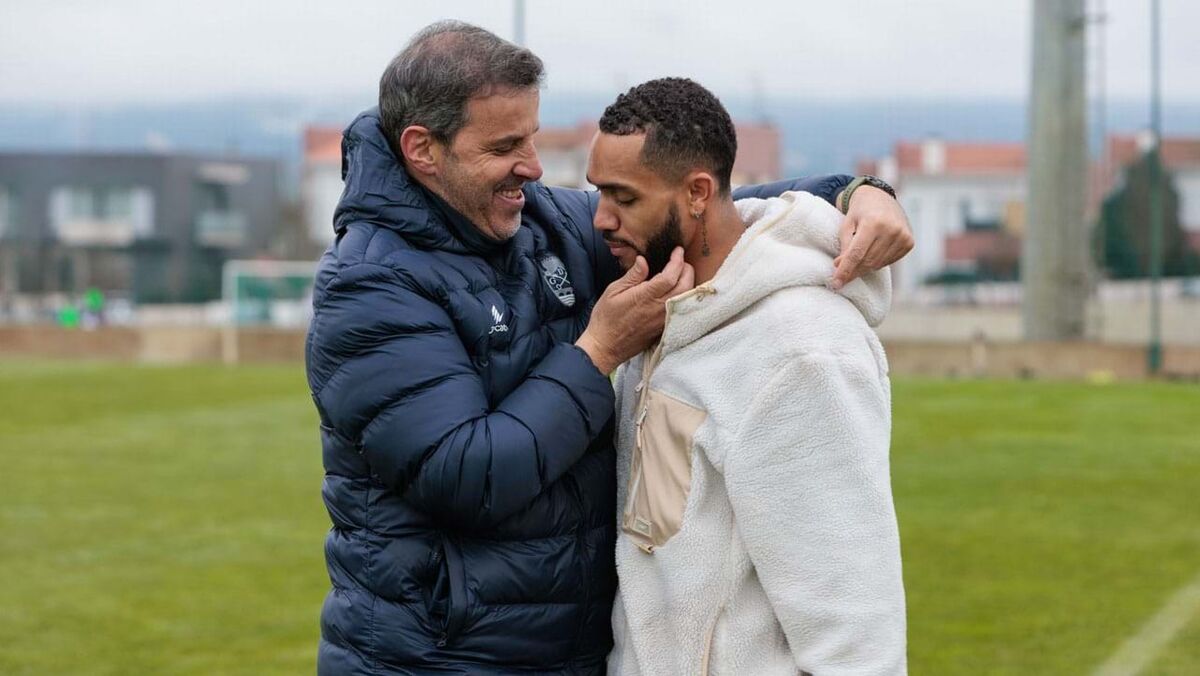 Juninho e Raphael Guzzo visitaram o treino do Chaves - Chaves - Jornal ...