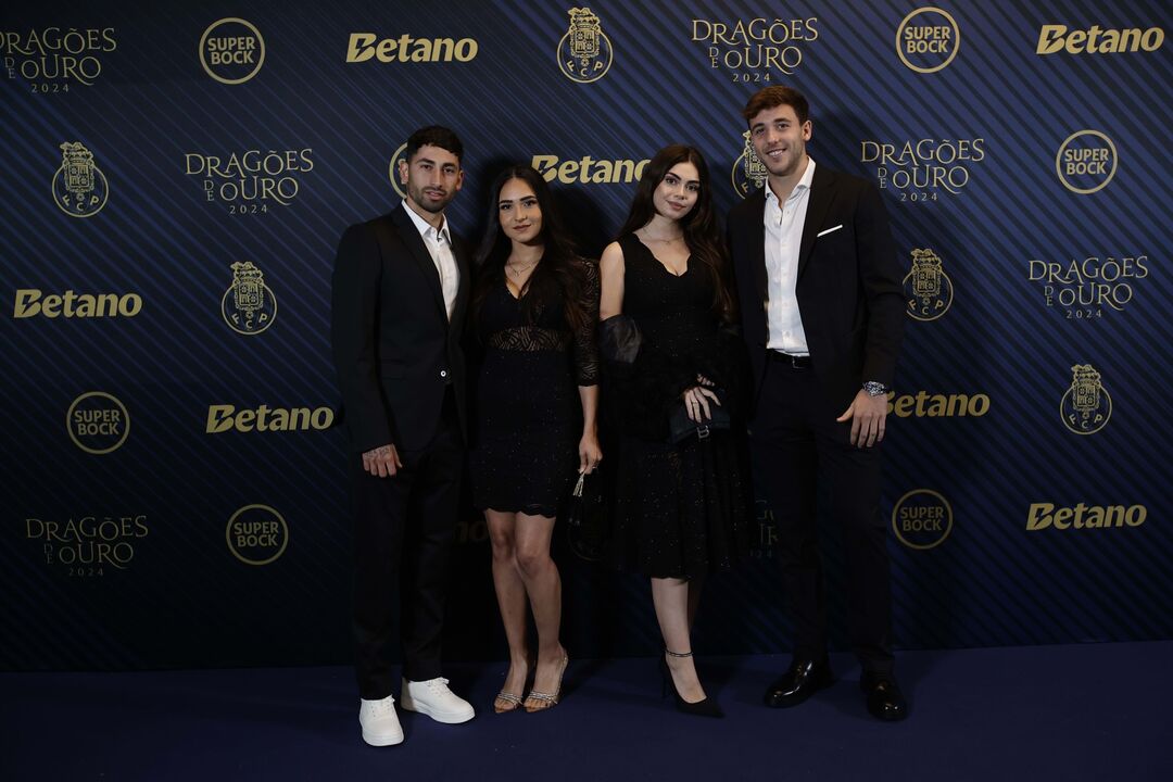 Ukra e a mulher deslumbram: as melhores imagens da passadeira azul dos ...