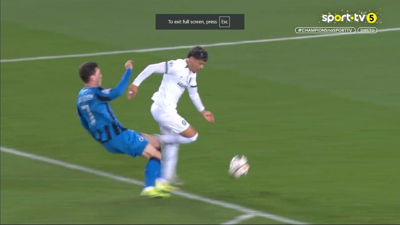 Árbitro assinalou penálti para o Sporting mas VAR reverteu e deu livre ...