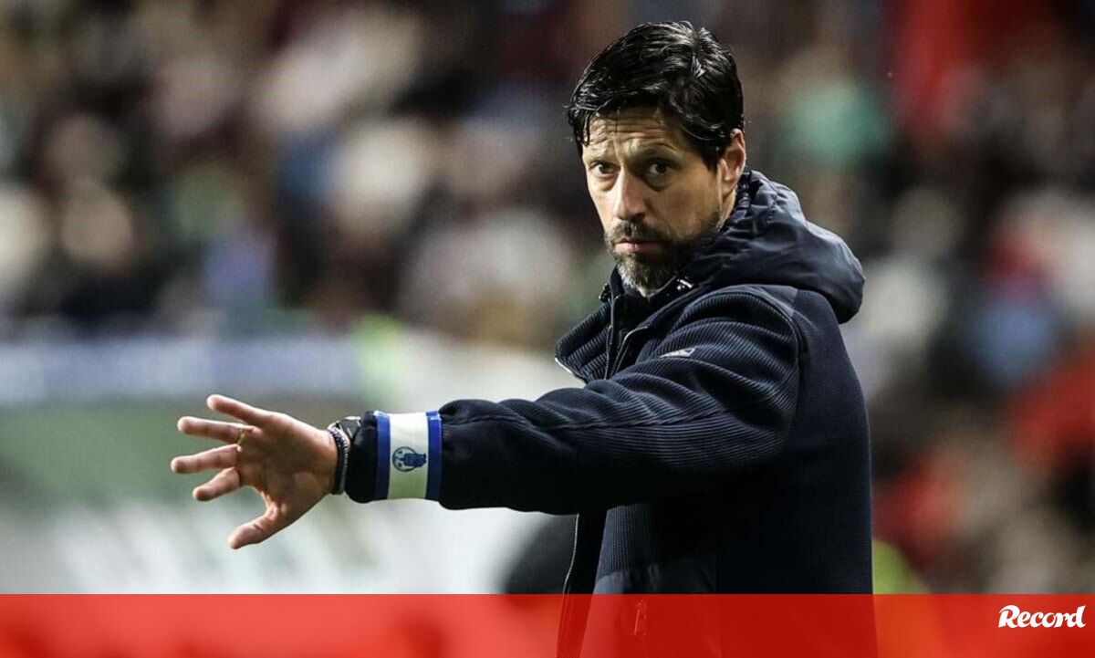 Vítor Bruno eleito o Melhor Treinador da Liga Portugal Betclic em ...