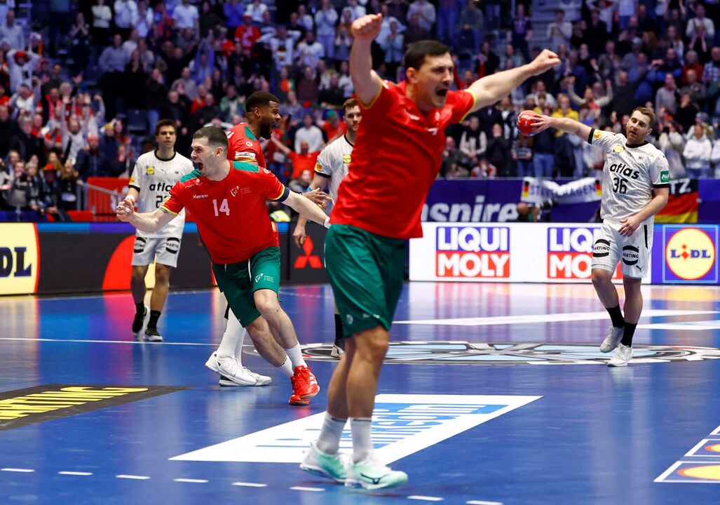 Lágrimas e muita festa: as imagens da Seleção Nacional de andebol ...