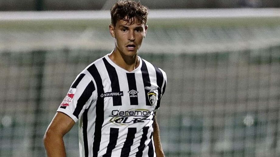 Filipe Relvas a caminho do V. Guimarães - V. Guimarães - Jornal Record