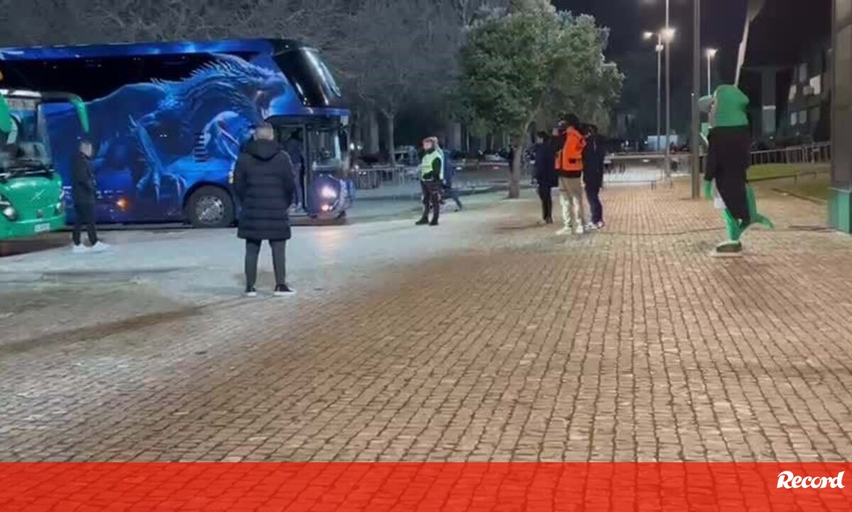 Sem Nico nem reforços: assim foi a chegada do FC Porto a Vila do Conde ...