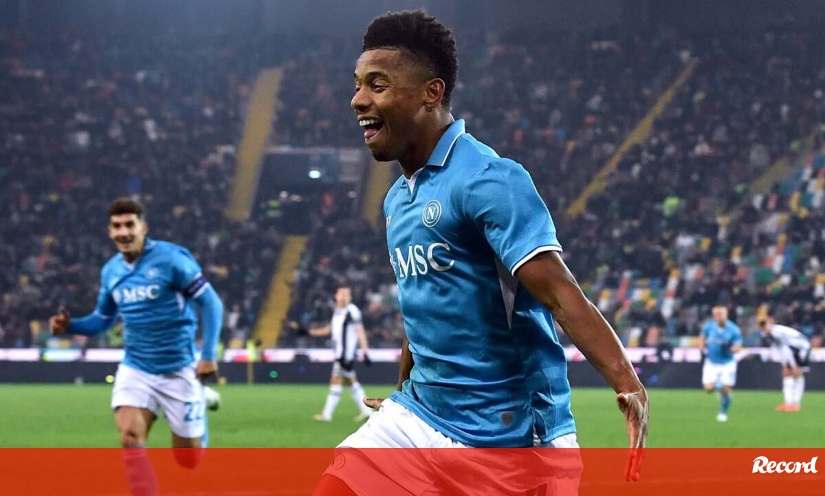 David Neres surpreendido com o nível da Serie A: «Não se compara ao das outras ligas onde passei ...