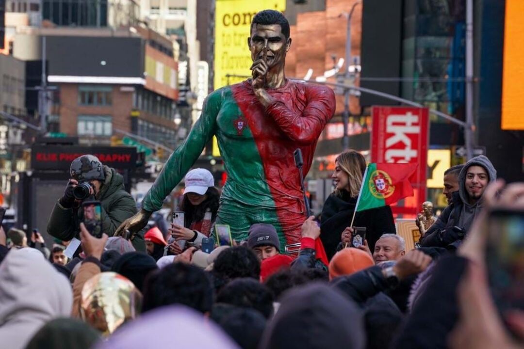 Cristiano Ronaldo 'conquista' Times Square: a estátua do craque que foi inaugurada em Nova ...