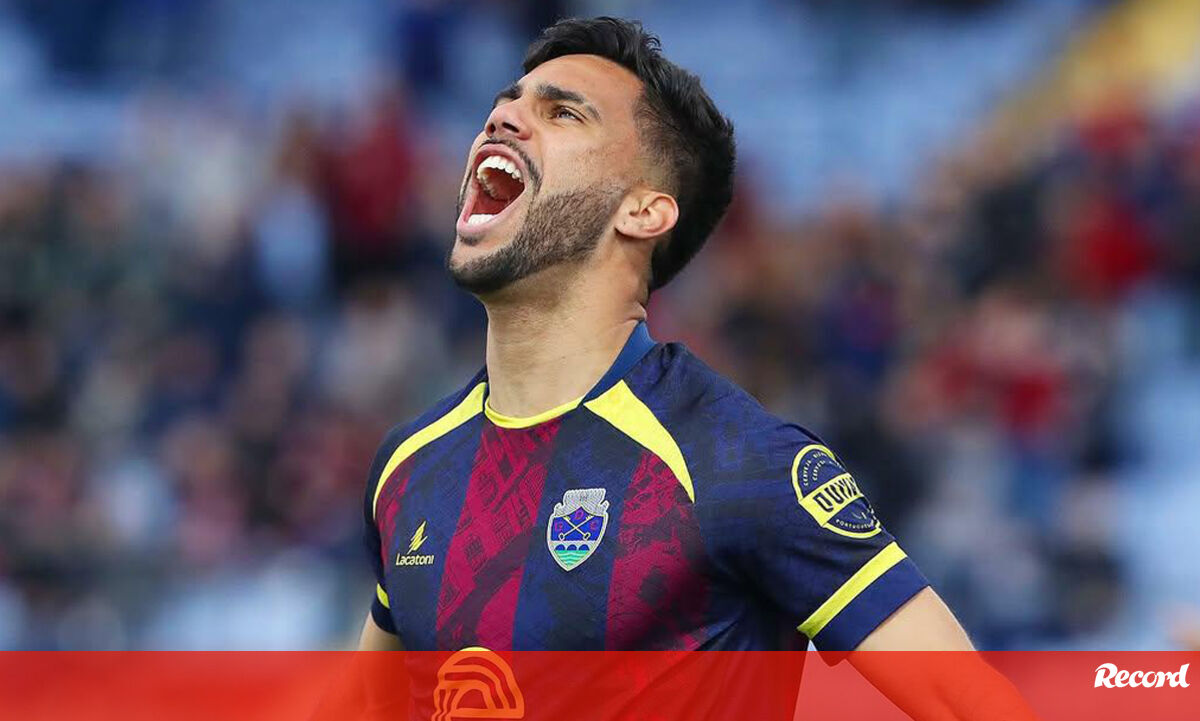 Tiago Reis marca posição no ataque do Chaves - Chaves - Jornal Record