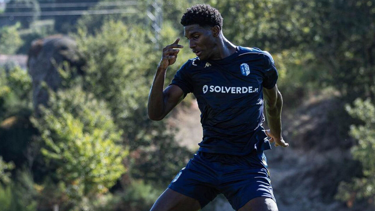 Vivaldo Semedo eleito o melhor jovem jogador de março da 2.ª Liga pelo ...