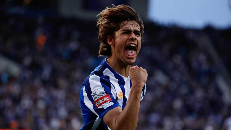 Luís Campos desmente interesse do PSG em Rodrigo Mora: «Completamente falso» - FC Porto - Jornal ...