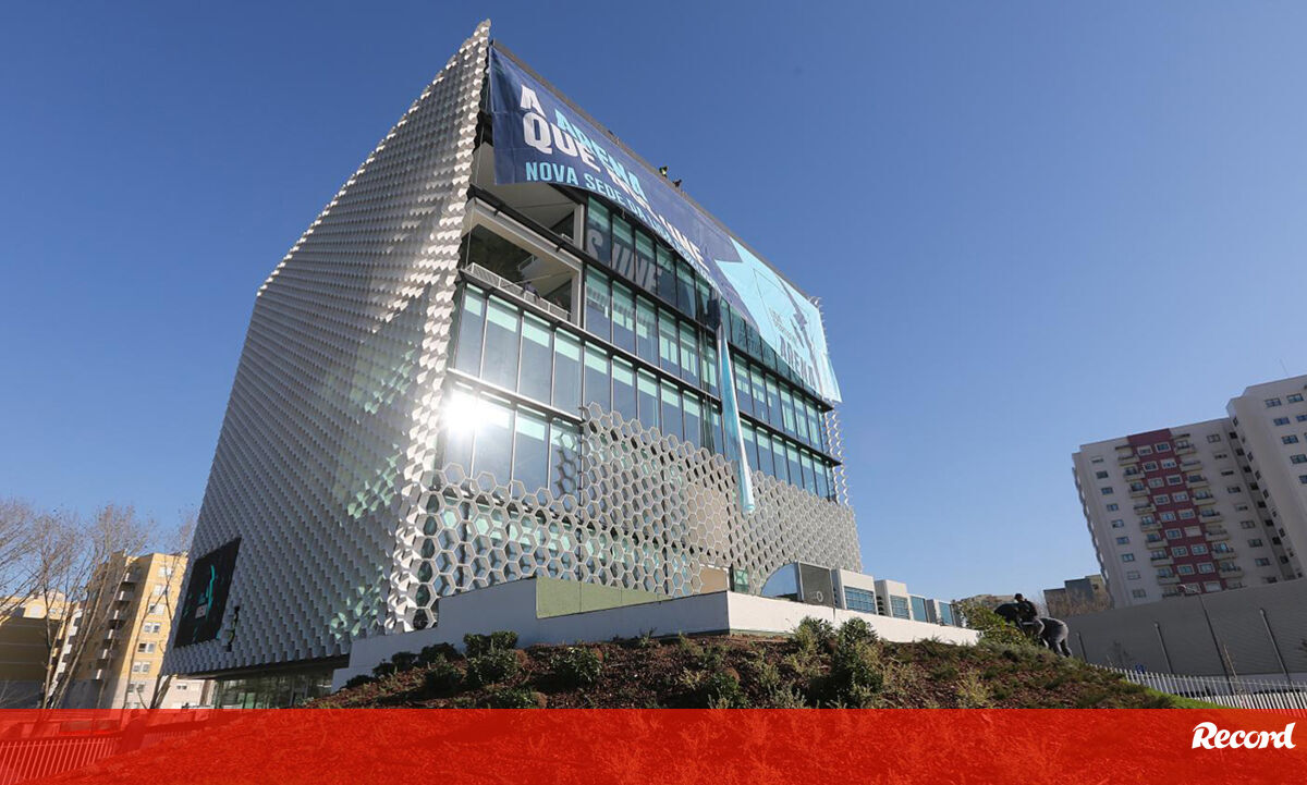 Clubes decidem cedência de piso do Arena Liga à FPF - Futebol Nacional ...