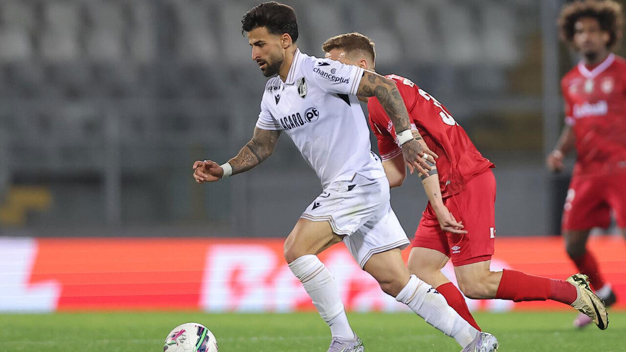 Tiago Silva espreita época de recordes - V. Guimarães - Jornal Record