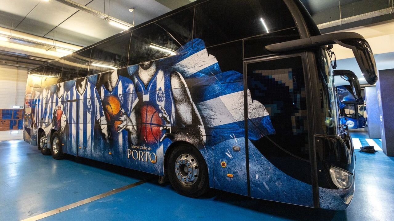 Autocarro secundário do FC Porto com nova imagem idealizada por sócio ...