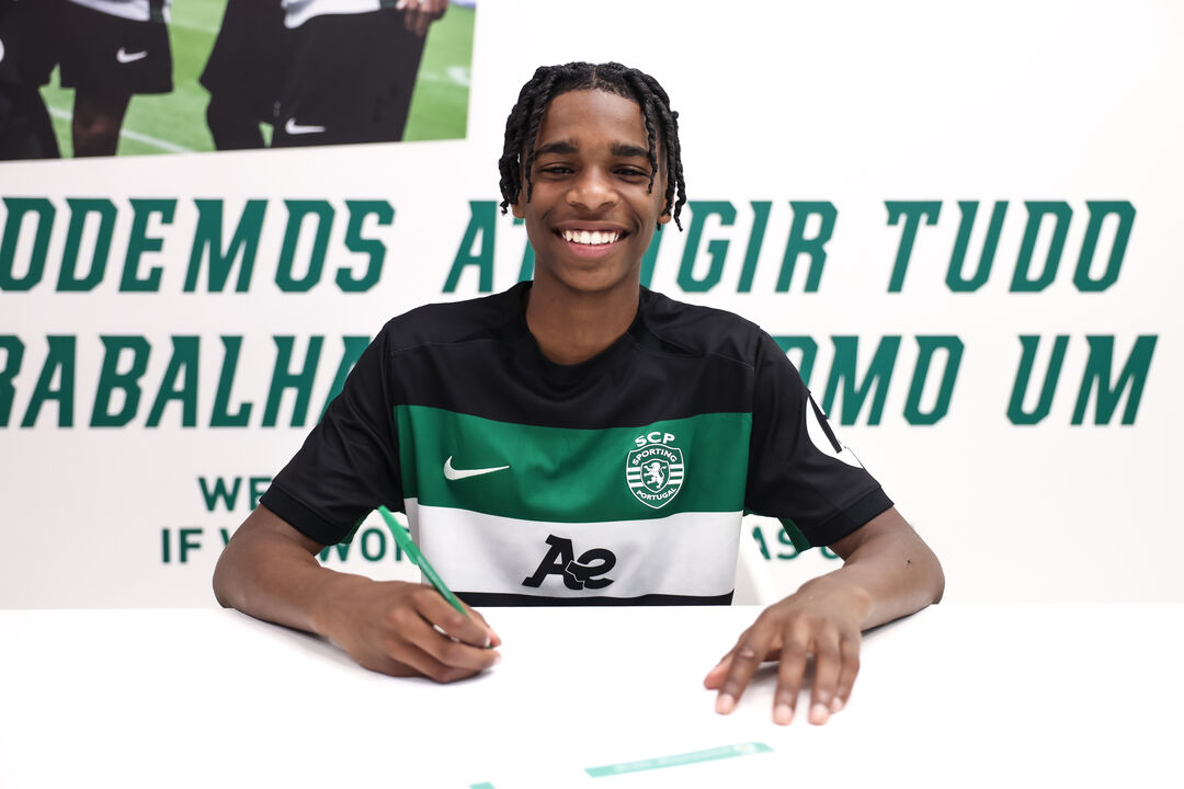 Sporting assina contrato de formação com avançado Daniel Évora ...