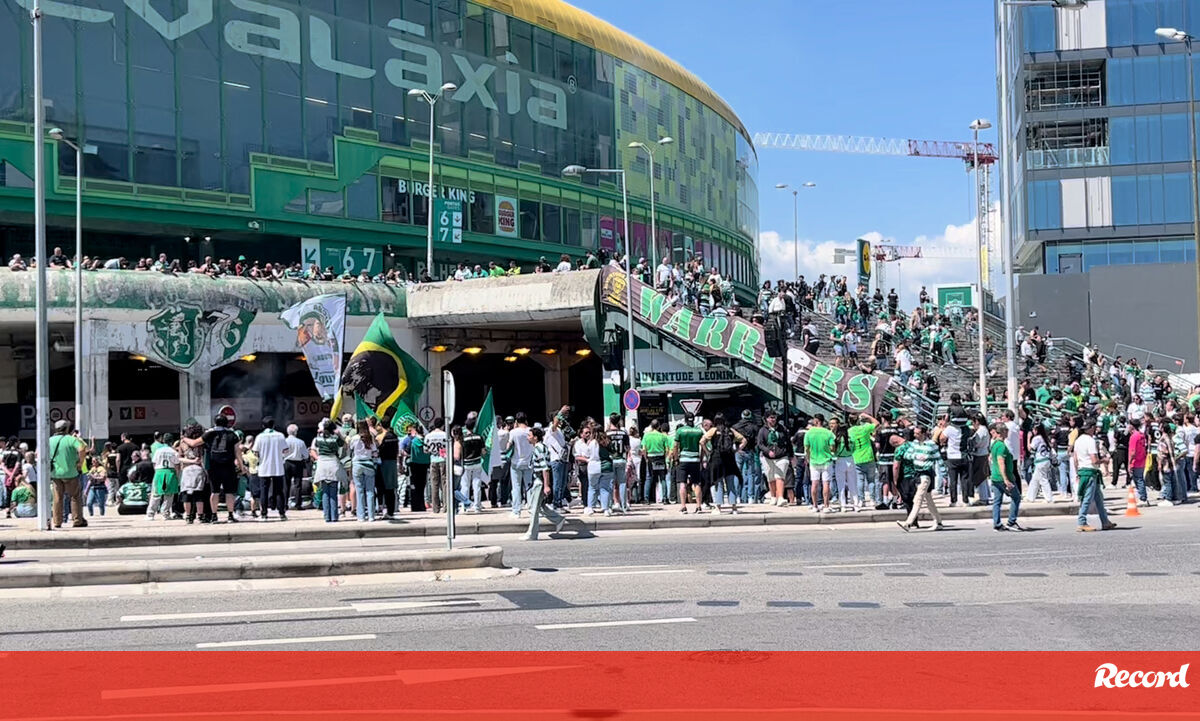Adeptos do Sporting já 'aquecem': muita animação na fan zone montada ...