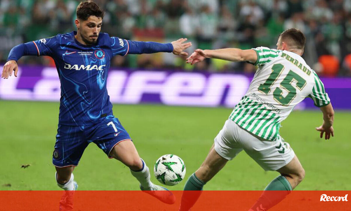 Pai de Pedro Neto esteve no relvado a festejar com o filho: «Liga ...