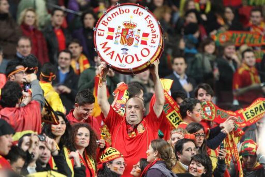 Morreu Manolo 'do bombo', o adepto mais famoso da seleção espanhola ...