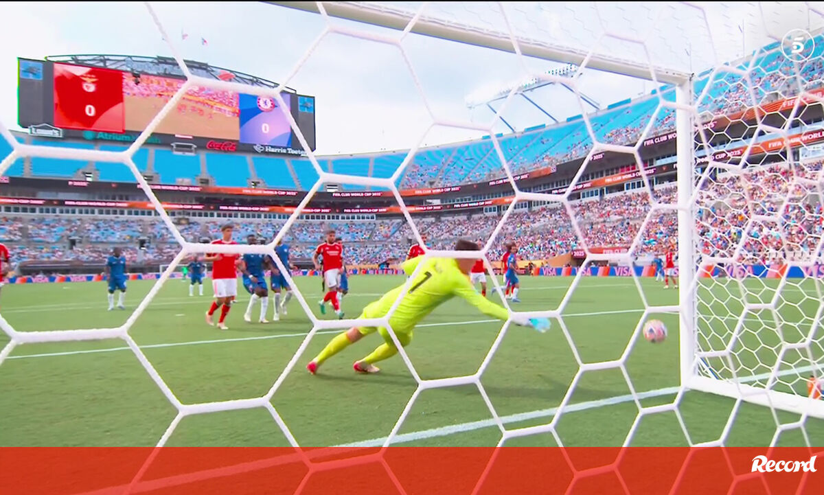 Reece James apanhou Trubin mal colocado e fez o primeiro do Chelsea ...