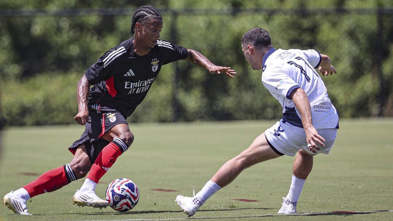 Leandro Santos e o jogo com o Auckland: «Vamos entrar com tudo» - Benfica - Jornal Record