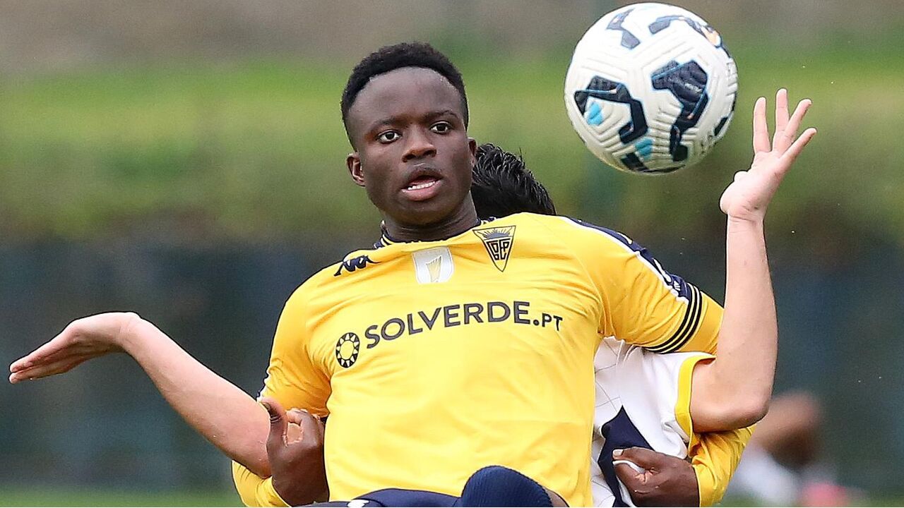 Isnaba Mané deixa o Estoril e ruma à Bulgária - Estoril - Jornal Record