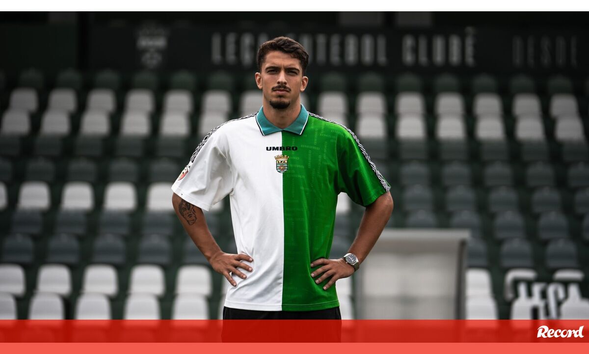 Leça oficializa defesa-central vencedor da Liga Revelação - Campeonato ...