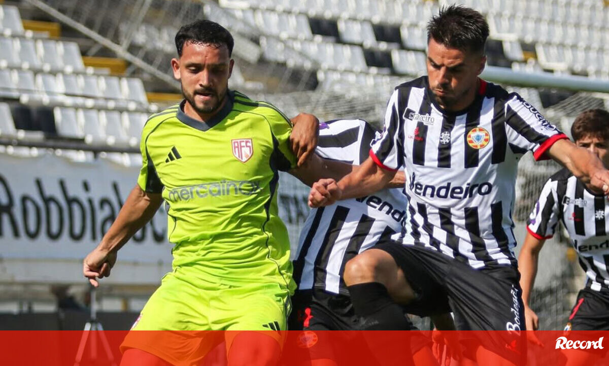 AVS e V. Guimarães disputam final do torneio da Póvoa de Varzim ...