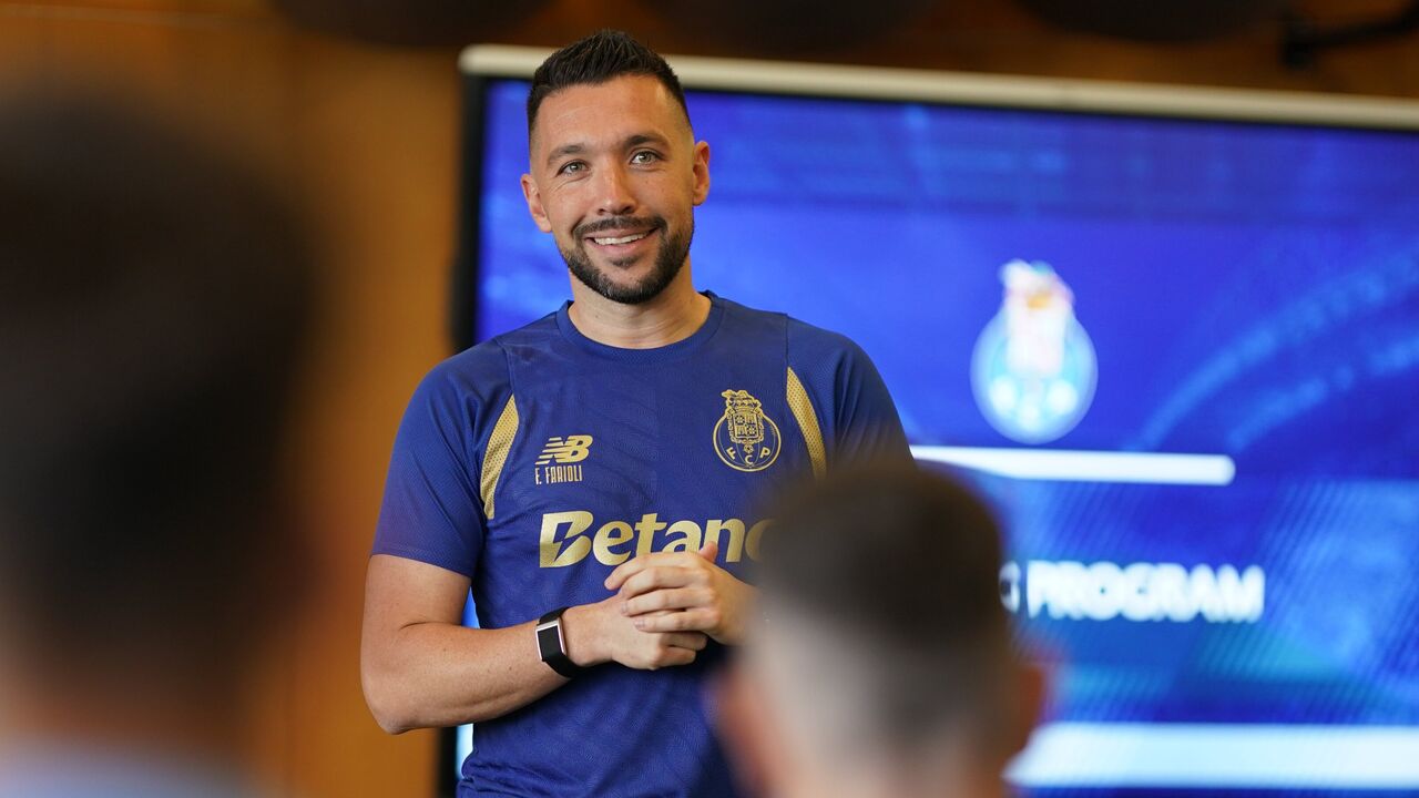 Triunfo no clássico vale a Farioli recorde em ano de estreia - FC Porto - Jornal Record