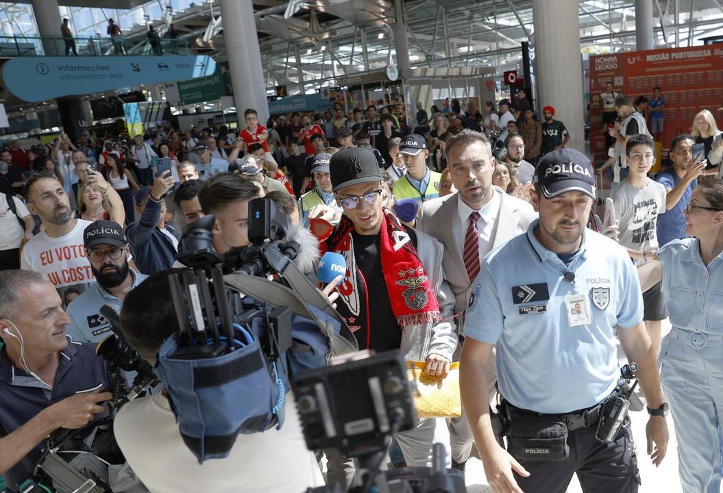 Richard Ríos já chegou a Lisboa para reforçar o Benfica - Benfica ...