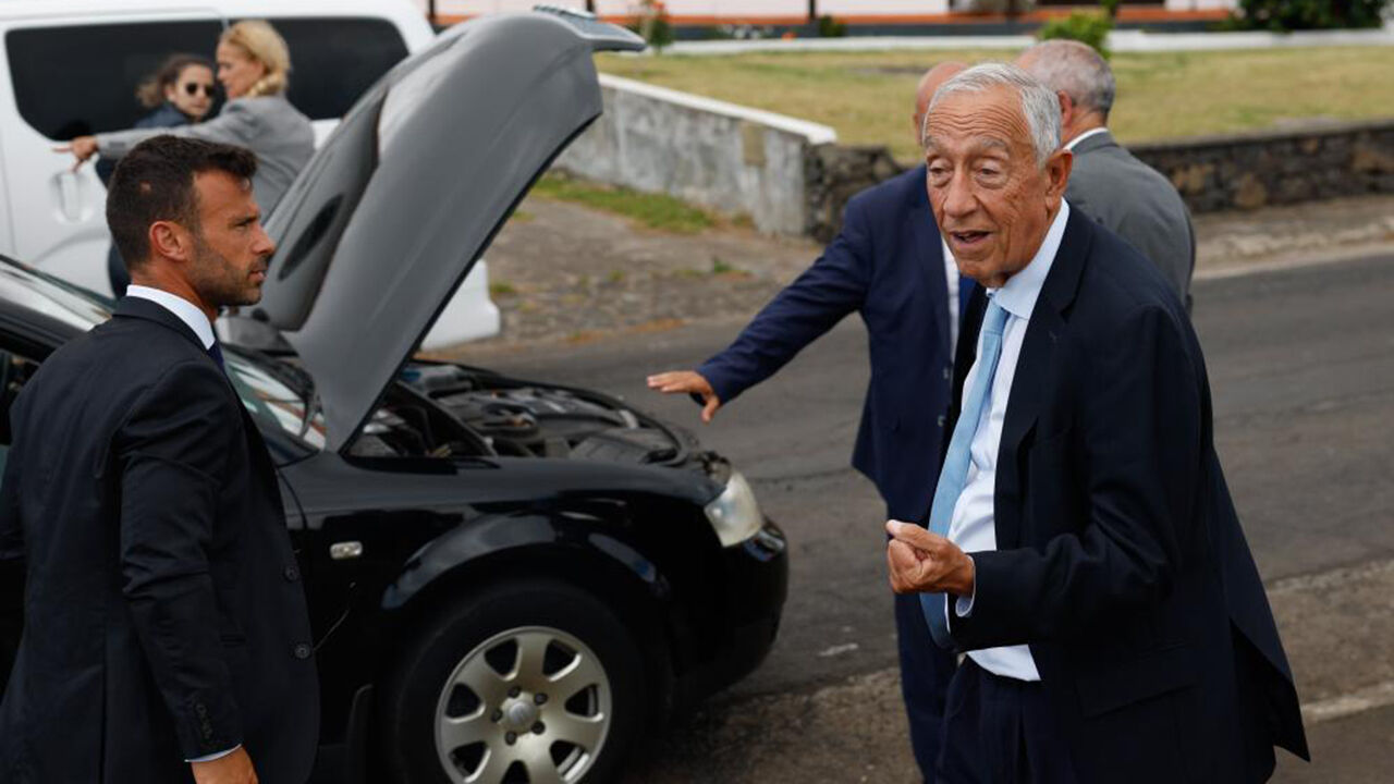 Carro de Marcelo Rebelo de Sousa a fumegar em Santa Maria obriga a ...