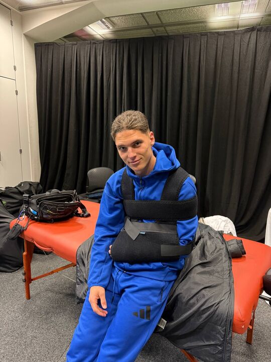 A primeira imagem de Sudakov após a lesão: «Espero uma recuperação ...